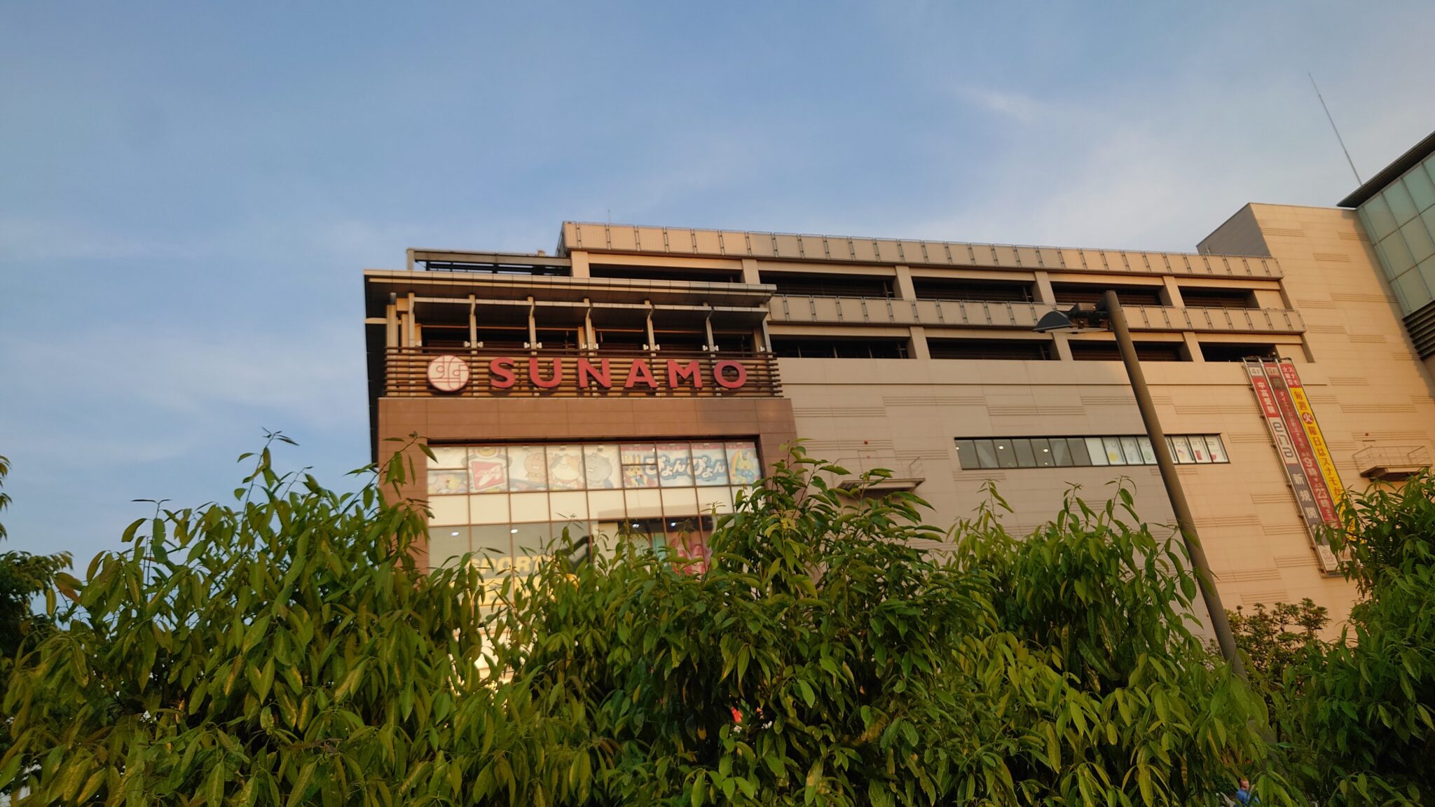 スタバ 南砂町 SUNAMO 店内レビュー コンセントは大机にあるよ トイレなし（施設内のトイレ利用に） – sketch99